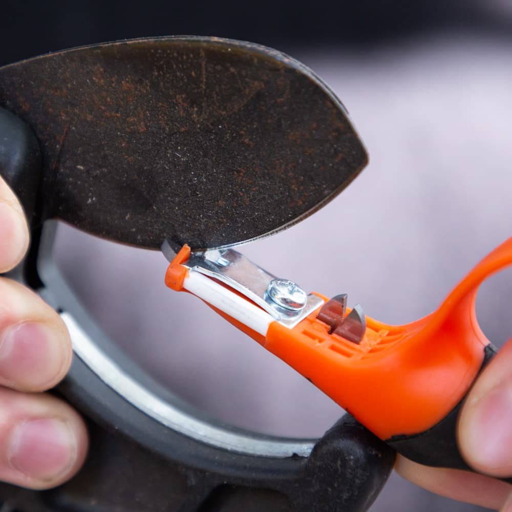 Universal Sharpening Tool - For Knives, Scissors and Garden Shears ...